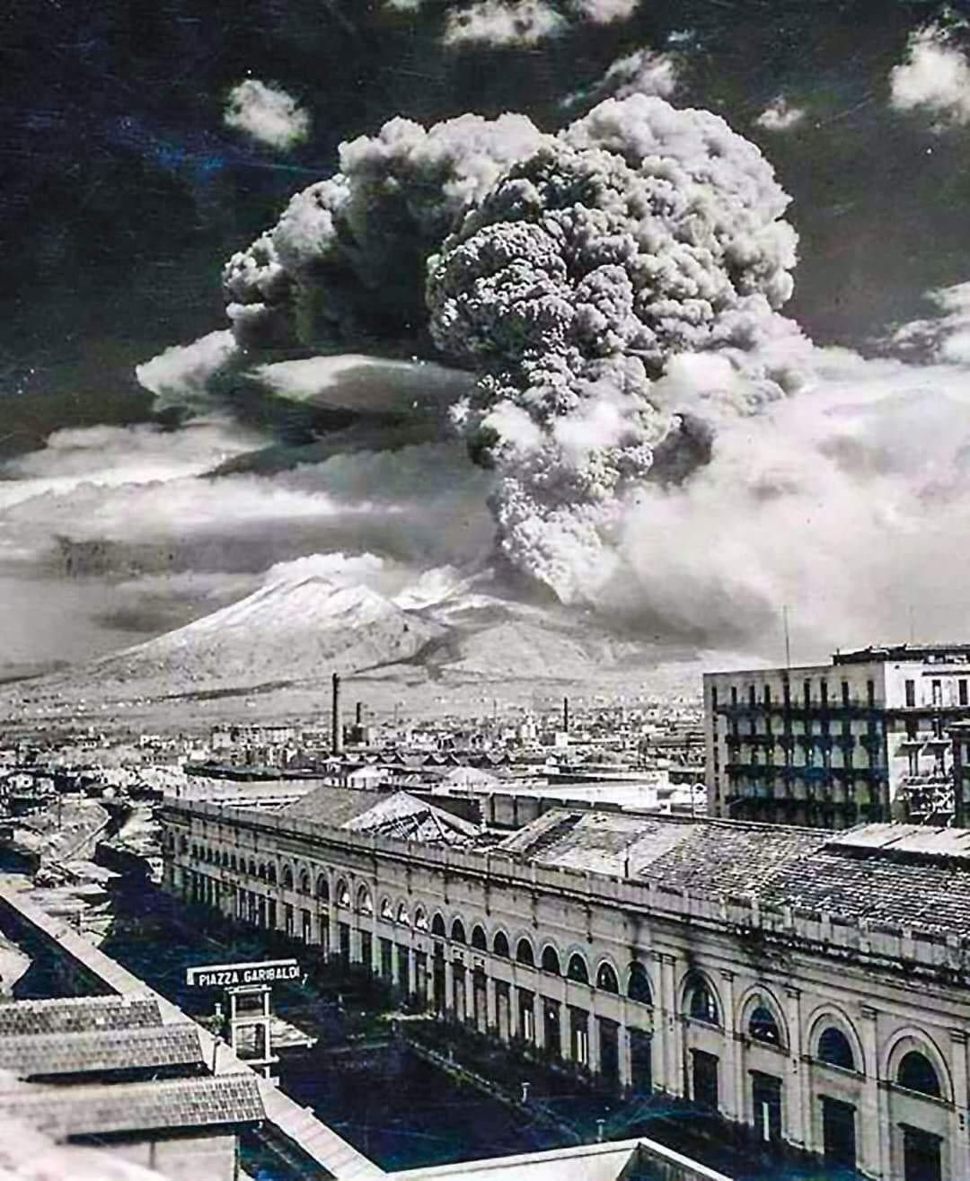 Napoli 1944 – eruzione del Vesuvio – Gianluca di Castri (IdeaConsult)